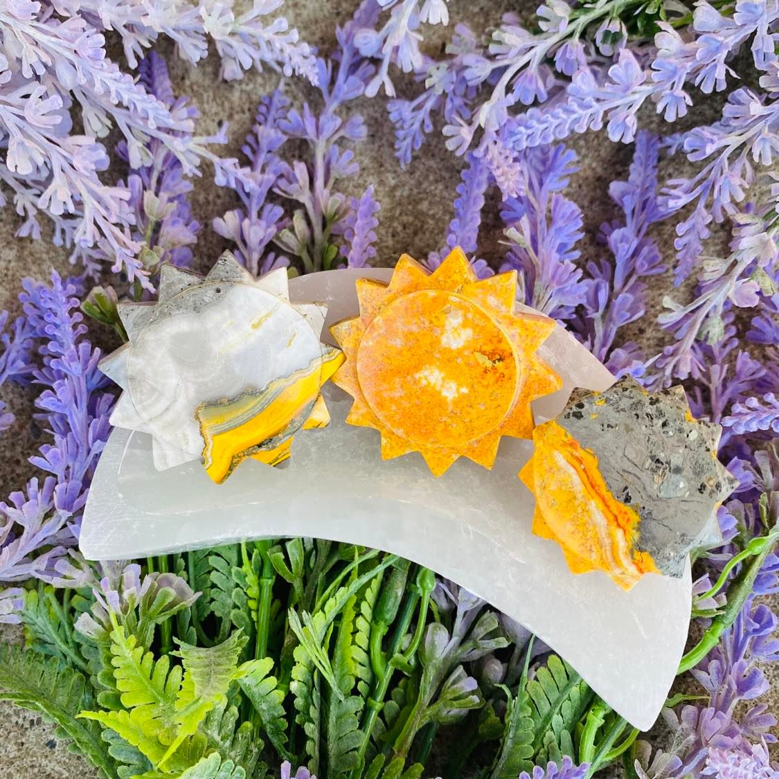 Bumble Bee jasper Sun Carving Crystal – karmanepalcrafts